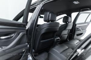 Pelēks BMW 5 Series 2012 Tallina, ar dzinēja tilpumu 3.00 L un nobraukumu 261 tūkst. km par 11990 €, foto 19 vietnē AUTOMOTO.COM.LV