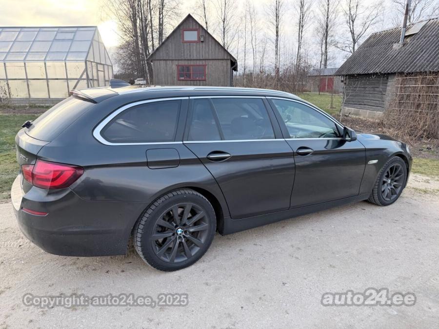 Pelēks BMW 5 Series 2013 Tallina, ar dzinēja tilpumu 3.00 L un nobraukumu 445 tūkst. km par 9400 €, foto 3 vietnē AUTOMOTO.COM.LV