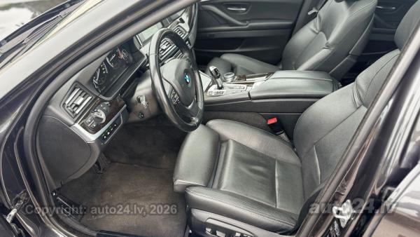 Pelēks BMW 5 Series 2013 Tallina, ar dzinēja tilpumu 3.00 L un nobraukumu 330 tūkst. km par 12900 €, foto 9 vietnē AUTOMOTO.COM.LV