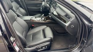 Grey BMW 5 Series 2013 in Tallinn, with an engine capacity of 3.00 L and mileage of 330 thousand km for 12900 €, photo 12 on AUTOMOTO.COM.LV