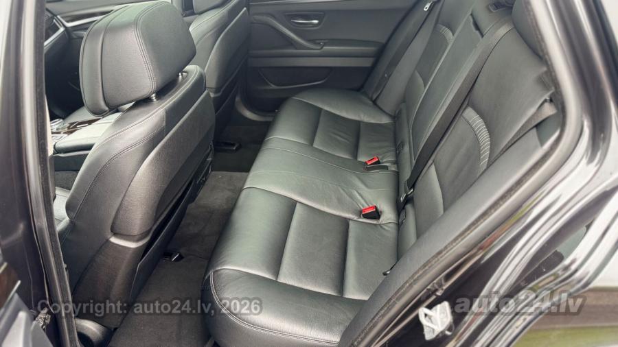 Grey BMW 5 Series 2013 in Tallinn, with an engine capacity of 3.00 L and mileage of 330 thousand km for 12900 €, photo 16 on AUTOMOTO.COM.LV