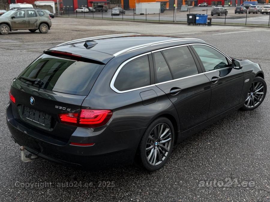 Pelēks BMW 5 Series 2014 Tartu, ar dzinēja tilpumu 3.00 L un nobraukumu 288 tūkst. km par 11999 €, foto 4 vietnē AUTOMOTO.COM.LV