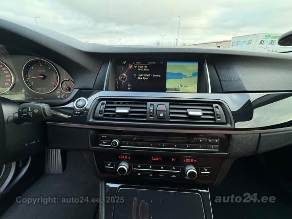 Pelēks BMW 5 Series 2014 Tartu, ar dzinēja tilpumu 3.00 L un nobraukumu 288 tūkst. km par 11999 €, foto 10 vietnē AUTOMOTO.COM.LV
