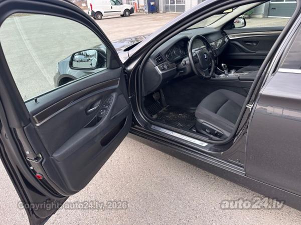 Pelēks BMW 5 Series 2014 Tartu, ar dzinēja tilpumu 3.00 L un nobraukumu 292 tūkst. km par 10990 €, foto 9 vietnē AUTOMOTO.COM.LV
