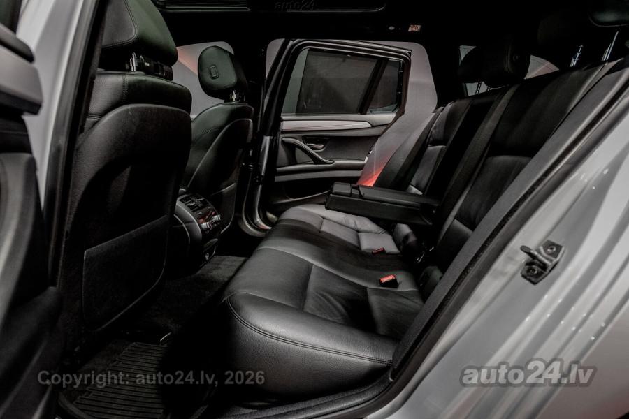 Pelēks BMW 5 Series 2014 Pērnava, ar dzinēja tilpumu 3.00 L un nobraukumu 279 tūkst. km par 14999 €, foto 16 vietnē AUTOMOTO.COM.LV