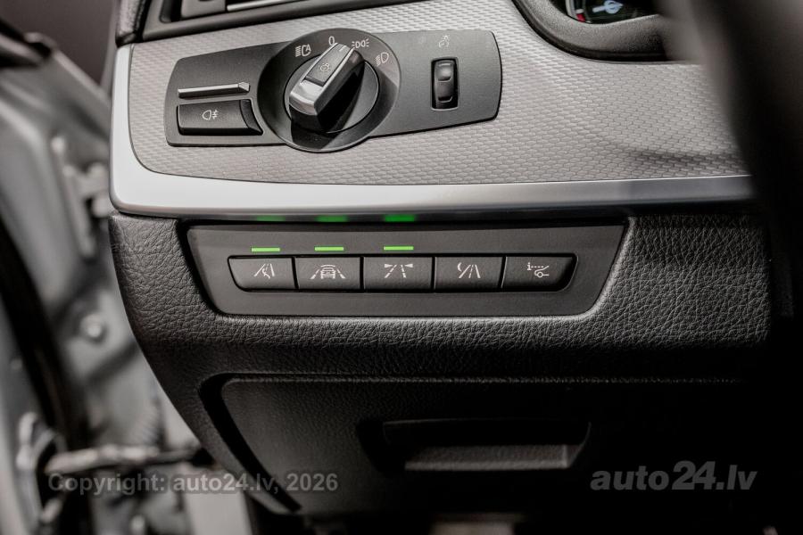 Pelēks BMW 5 Series 2014 Pērnava, ar dzinēja tilpumu 3.00 L un nobraukumu 279 tūkst. km par 14999 €, foto 26 vietnē AUTOMOTO.COM.LV