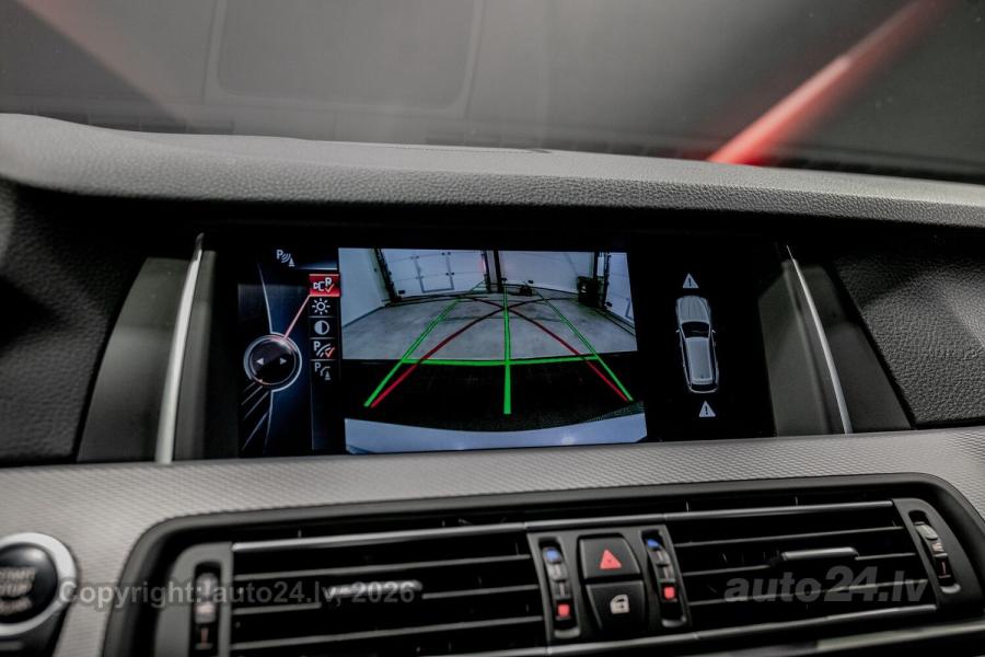 Pelēks BMW 5 Series 2014 Pērnava, ar dzinēja tilpumu 3.00 L un nobraukumu 279 tūkst. km par 14999 €, foto 30 vietnē AUTOMOTO.COM.LV