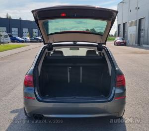 Pelēks BMW 5 Series 2014 Tallina, ar dzinēja tilpumu 2.00 L un nobraukumu 267 tūkst. km par 12500 €, foto 9 vietnē AUTOMOTO.COM.LV