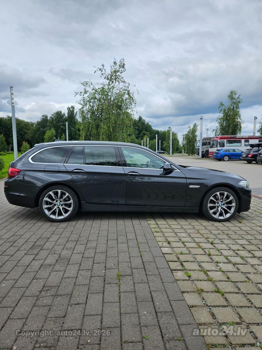 Pelēks BMW 5 Series 2014 Tallina, ar dzinēja tilpumu 3.00 L un nobraukumu 263 tūkst. km par 13500 €, foto 9 vietnē AUTOMOTO.COM.LV