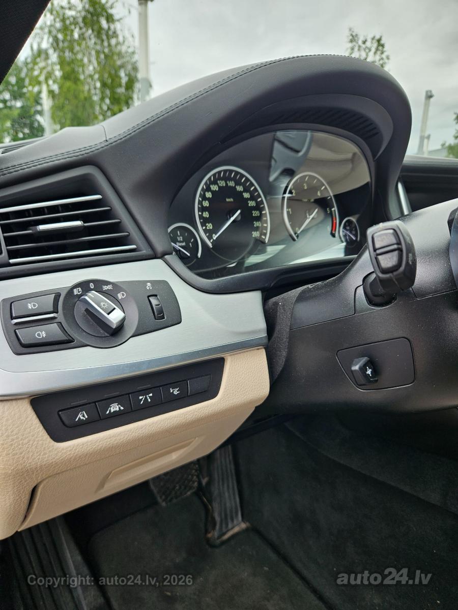 Pelēks BMW 5 Series 2014 Tallina, ar dzinēja tilpumu 3.00 L un nobraukumu 263 tūkst. km par 13500 €, foto 18 vietnē AUTOMOTO.COM.LV