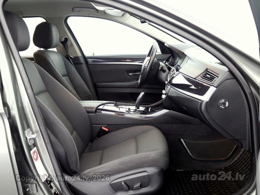 Pelēks BMW 5 Series 2014 Tallina, ar dzinēja tilpumu 2.00 L un nobraukumu 288 tūkst. km par 6299 €, foto 7 vietnē AUTOMOTO.COM.LV