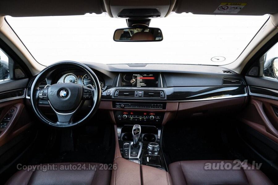 Grey BMW 5 Series 2015 in Riga, with an engine capacity of 3.00 L and mileage of 259 thousand km for 12810 €, photo 8 on AUTOMOTO.COM.LV