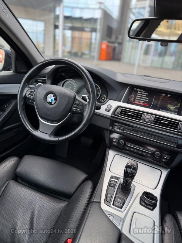 Pelēks BMW 5 Series 2015 Tallina, ar dzinēja tilpumu 3.00 L un nobraukumu 169 tūkst. km par 17490 €, foto 11 vietnē AUTOMOTO.COM.LV