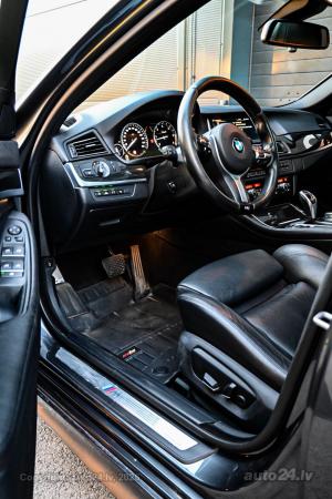 Pelēks BMW 5 Series 2015 Tallina, ar dzinēja tilpumu 3.00 L un nobraukumu 304 tūkst. km par 13890 €, foto 13 vietnē AUTOMOTO.COM.LV