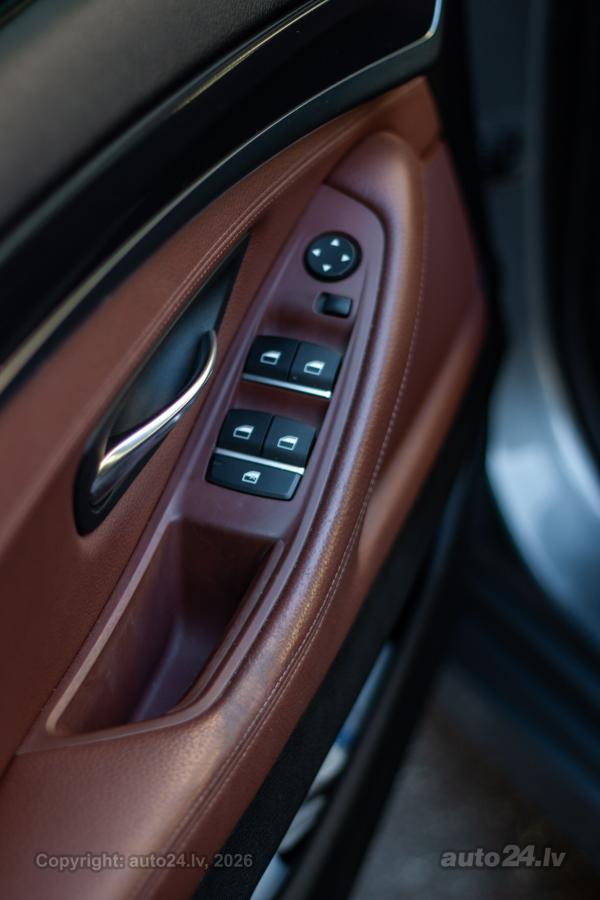 Pelēks BMW 5 Series 2015 Tallina, ar dzinēja tilpumu 2.00 L un nobraukumu 189 tūkst. km par 15490 €, foto 6 vietnē AUTOMOTO.COM.LV