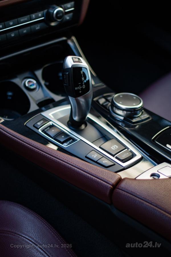Pelēks BMW 5 Series 2015 Tallina, ar dzinēja tilpumu 2.00 L un nobraukumu 189 tūkst. km par 15490 €, foto 7 vietnē AUTOMOTO.COM.LV