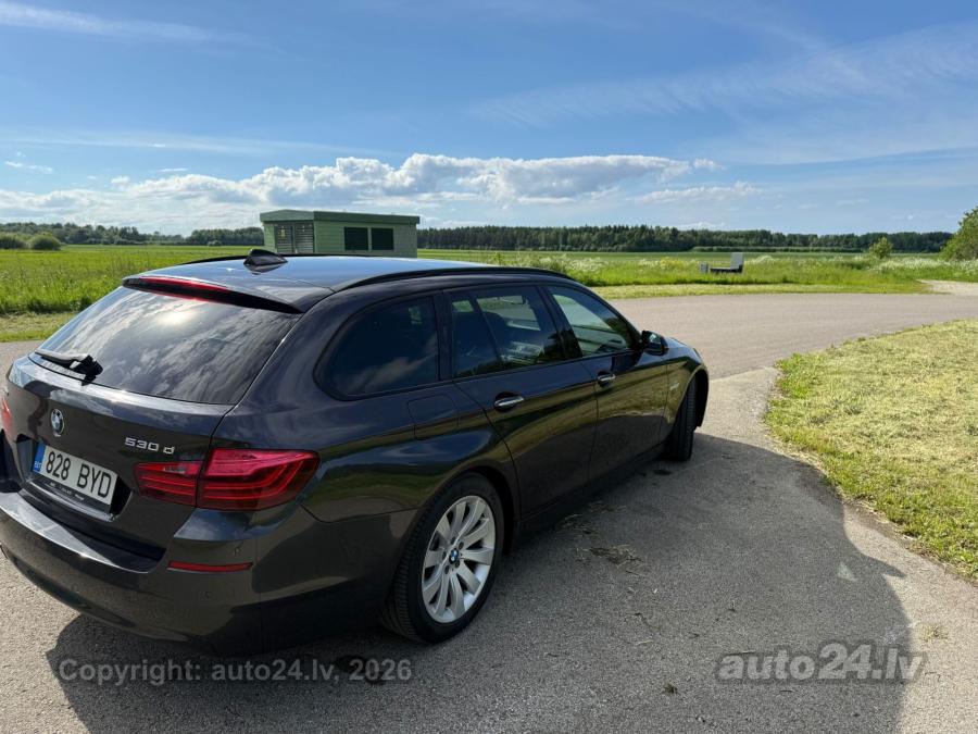 Grey BMW 5 Series 2016 in Narva, with an engine capacity of 3.00 L and mileage of 246 thousand km for 16000 €, photo 7 on AUTOMOTO.COM.LV