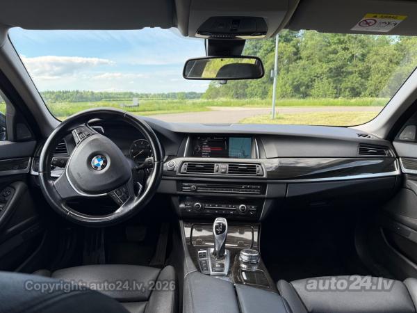 Grey BMW 5 Series 2016 in Narva, with an engine capacity of 3.00 L and mileage of 246 thousand km for 16000 €, photo 8 on AUTOMOTO.COM.LV