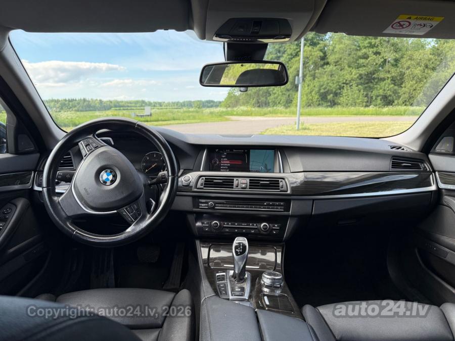 Grey BMW 5 Series 2016 in Narva, with an engine capacity of 3.00 L and mileage of 246 thousand km for 16000 €, photo 9 on AUTOMOTO.COM.LV