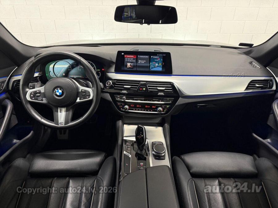 Grey BMW 5 Series 2017 in Parnu, with an engine capacity of 2.00 L and mileage of 233 thousand km for 18900 €, photo 15 on AUTOMOTO.COM.LV