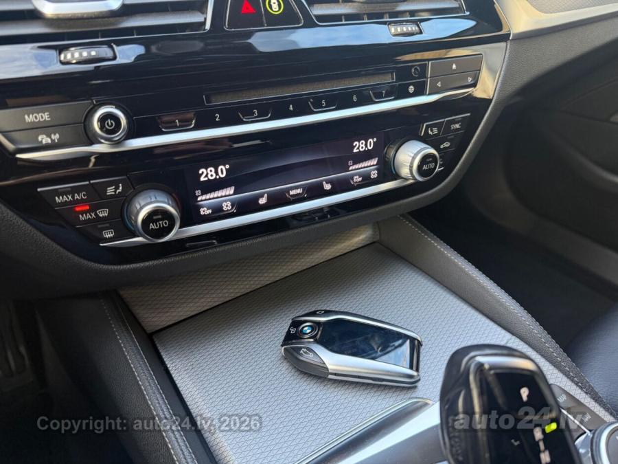 Pelēks BMW 5 Series 2017 Tallina, ar dzinēja tilpumu 3.00 L un nobraukumu 167 tūkst. km par 25900 €, foto 16 vietnē AUTOMOTO.COM.LV