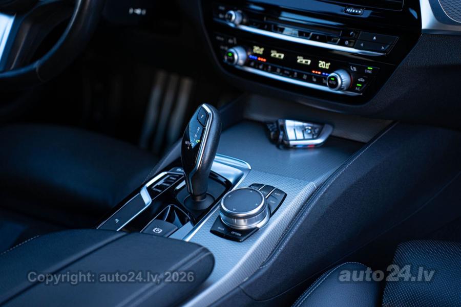 Grey BMW 5 Series 2017 in Tallinn, with an engine capacity of 3.00 L and mileage of 162 thousand km for 24900 €, photo 24 on AUTOMOTO.COM.LV
