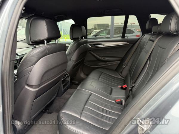 Pelēks BMW 5 Series 2017 Tallina, ar dzinēja tilpumu 3.00 L un nobraukumu 200 tūkst. km par 23990 €, foto 10 vietnē AUTOMOTO.COM.LV