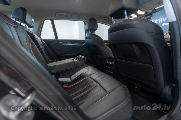 Pelēks BMW 5 Series 2017 Tartu, ar dzinēja tilpumu 3.00 L un nobraukumu 188 tūkst. km par 21900 €, foto 11 vietnē AUTOMOTO.COM.LV