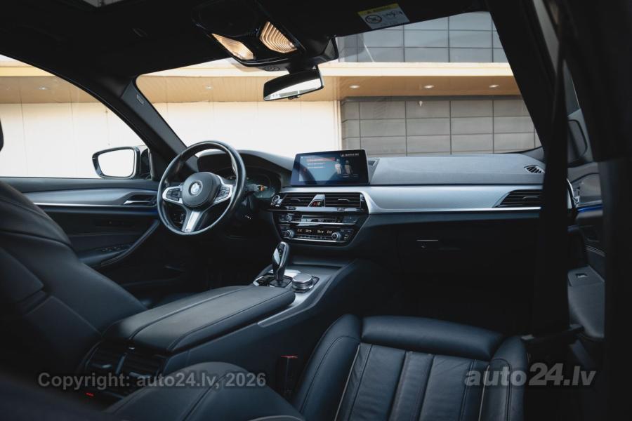 Pelēks BMW 5 Series 2018 Tartu, ar dzinēja tilpumu 3.00 L un nobraukumu 200 tūkst. km par 24890 €, foto 22 vietnē AUTOMOTO.COM.LV