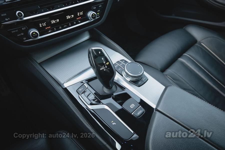 Pelēks BMW 5 Series 2018 Tartu, ar dzinēja tilpumu 3.00 L un nobraukumu 200 tūkst. km par 24890 €, foto 29 vietnē AUTOMOTO.COM.LV
