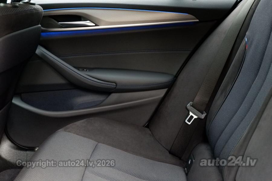 Pelēks BMW 5 Series 2018 Hāpsalu, ar dzinēja tilpumu 3.00 L un nobraukumu 128 tūkst. km par 26490 €, foto 16 vietnē AUTOMOTO.COM.LV