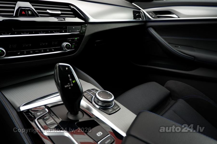 Pelēks BMW 5 Series 2018 Hāpsalu, ar dzinēja tilpumu 3.00 L un nobraukumu 128 tūkst. km par 26490 €, foto 18 vietnē AUTOMOTO.COM.LV