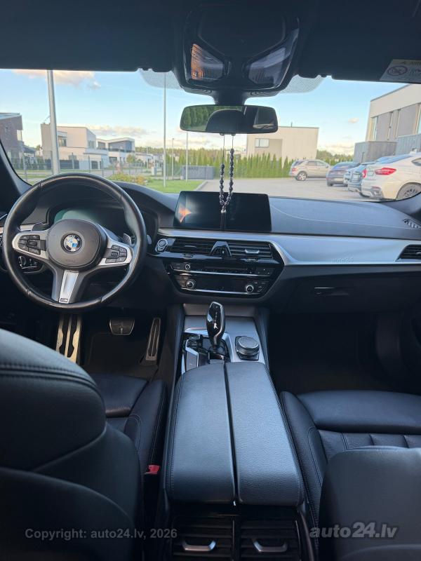 Grey BMW 5 Series 2019 in Tallinn, with an engine capacity of 3.00 L and mileage of 137 thousand km for 28900 €, photo 8 on AUTOMOTO.COM.LV