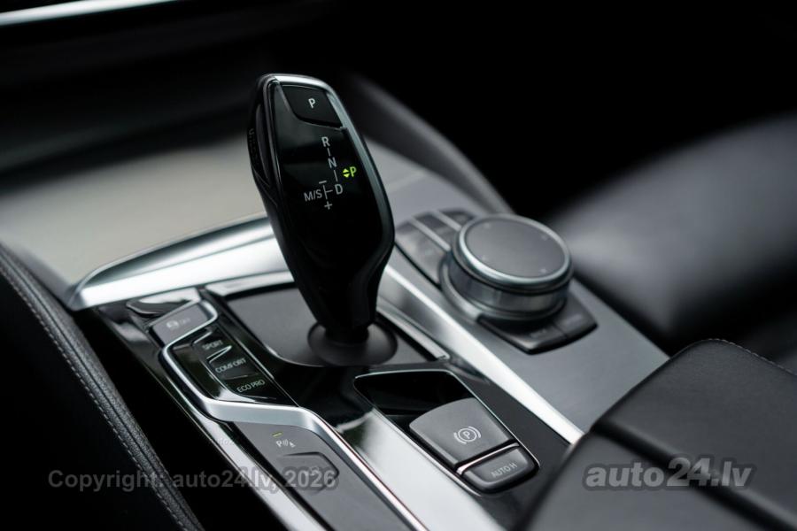 Pelēks BMW 5 Series 2020 Tallina, ar dzinēja tilpumu 3.00 L un nobraukumu 193 tūkst. km par 27900 €, foto 23 vietnē AUTOMOTO.COM.LV