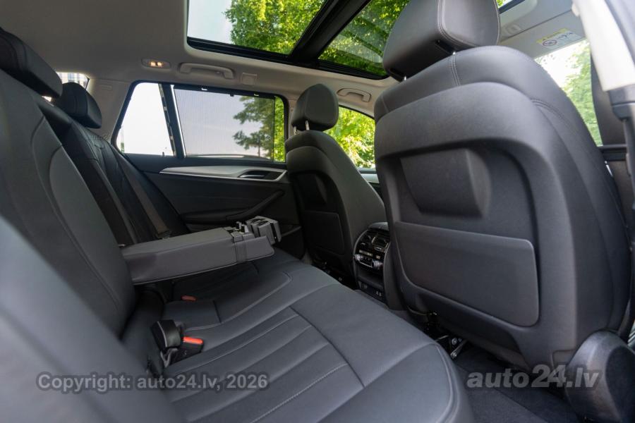 Pelēks BMW 5 Series 2021 Tallina, ar dzinēja tilpumu 2.00 L un nobraukumu 137 tūkst. km par 27990 €, foto 16 vietnē AUTOMOTO.COM.LV