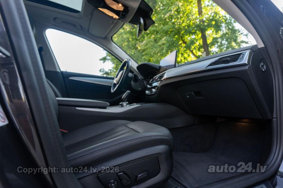 Pelēks BMW 5 Series 2021 Tallina, ar dzinēja tilpumu 2.00 L un nobraukumu 137 tūkst. km par 27990 €, foto 22 vietnē AUTOMOTO.COM.LV