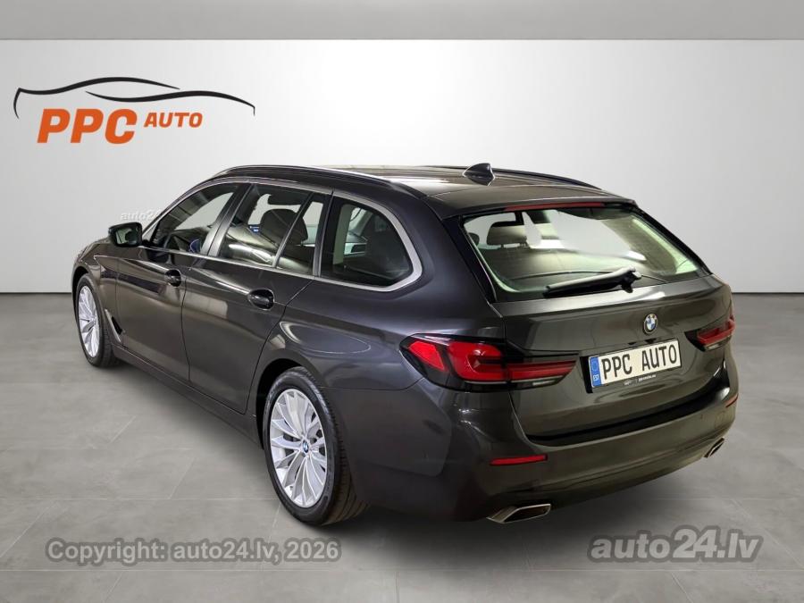 Pelēks BMW 5 Series 2021 Tallina, ar dzinēja tilpumu 2.00 L un nobraukumu 115 tūkst. km par 27900 €, foto 4 vietnē AUTOMOTO.COM.LV
