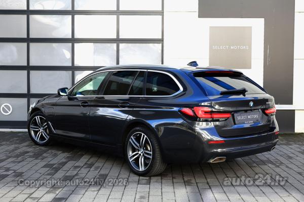 Grey BMW 5 Series 2021 in Tallinn, with an engine capacity of 2.00 L and mileage of 165 thousand km for 24900 €, photo 4 on AUTOMOTO.COM.LV