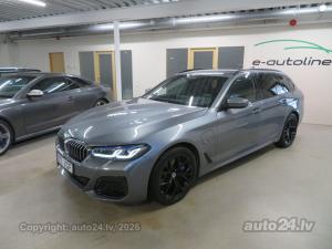 Pelēks BMW 5 Series 2022 Tallina, ar dzinēja tilpumu 2.00 L un nobraukumu 50 tūkst. km par 38500 €, foto  vietnē AUTOMOTO.COM.LV