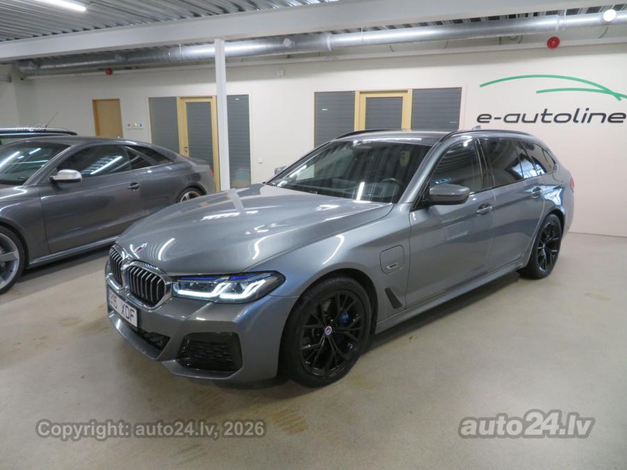 Pelēks BMW 5 Series 2022 Tallina, ar dzinēja tilpumu 2.00 L un nobraukumu 50 tūkst. km par 38500 €, foto 1 vietnē AUTOMOTO.COM.LV