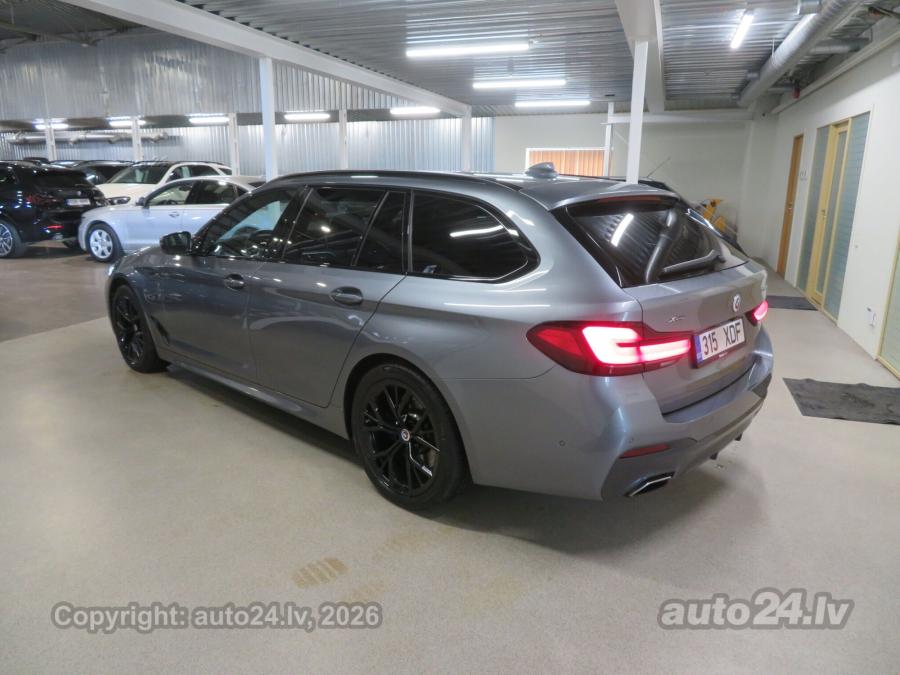 Pelēks BMW 5 Series 2022 Tallina, ar dzinēja tilpumu 2.00 L un nobraukumu 50 tūkst. km par 38500 €, foto 3 vietnē AUTOMOTO.COM.LV