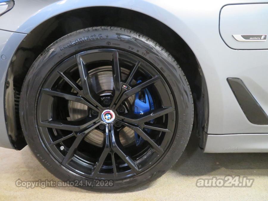 Pelēks BMW 5 Series 2022 Tallina, ar dzinēja tilpumu 2.00 L un nobraukumu 50 tūkst. km par 38500 €, foto 14 vietnē AUTOMOTO.COM.LV