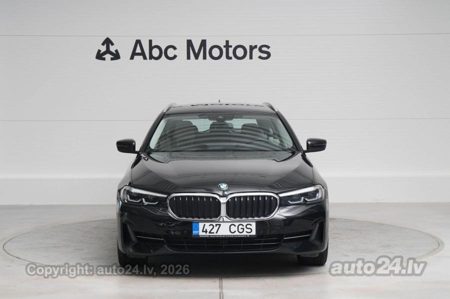 Grey BMW 5 Series 2022 in Tallinn, with an engine capacity of 2.00 L and mileage of 100 thousand km for 31990 €, photo 3 on AUTOMOTO.COM.LV