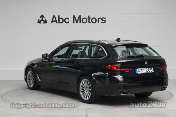 Grey BMW 5 Series 2022 in Tallinn, with an engine capacity of 2.00 L and mileage of 100 thousand km for 31990 €, photo 5 on AUTOMOTO.COM.LV