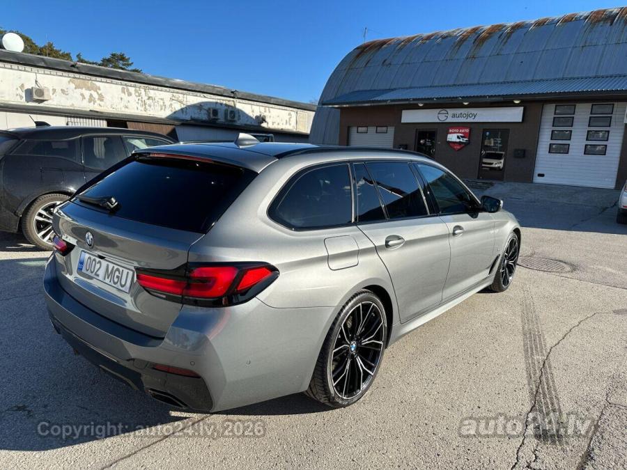 Grey BMW 5 Series 2023 in Tallinn, with an engine capacity of 2.00 L and mileage of 44 thousand km for 43900 €, photo 4 on AUTOMOTO.COM.LV