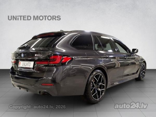 Pelēks BMW 5 Series 2023 Tallina, ar dzinēja tilpumu 2.00 L un nobraukumu 44 tūkst. km par 44990 €, foto 2 vietnē AUTOMOTO.COM.LV