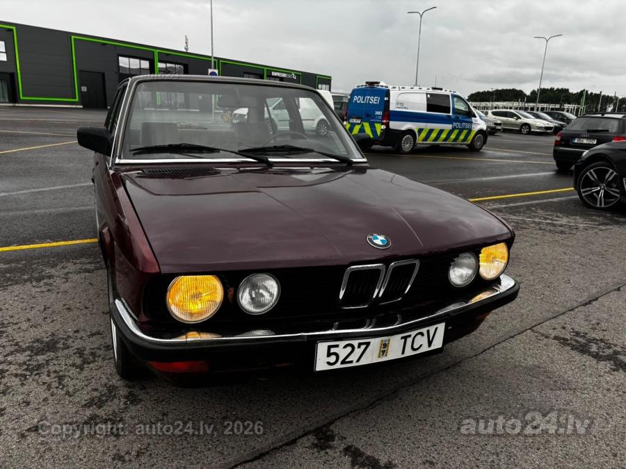 Sarkans BMW 5 Series 1987 Tallina, ar dzinēja tilpumu 2.40 L un nobraukumu 328 tūkst. km par 3700 €, foto 1 vietnē AUTOMOTO.COM.LV
