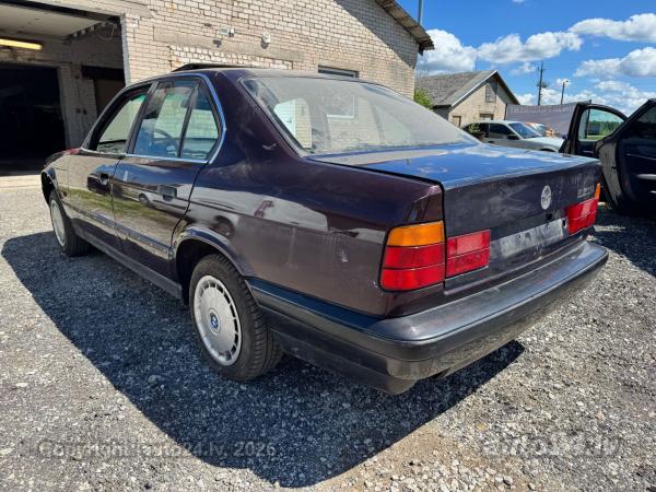 Red BMW 5 Series 1992 in Tartu, with an engine capacity of 2.50 L and mileage of 0 thousand km for 1990 €, photo 8 on AUTOMOTO.COM.LV