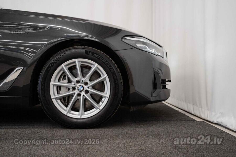 BMW 5 Series 2023 Tallina, ar dzinēja tilpumu 3.00 L un nobraukumu 104 tūkst. km par 33900 €, foto 18 vietnē AUTOMOTO.COM.LV