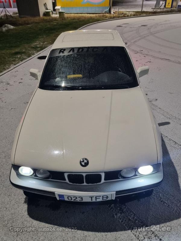 Balts BMW 5 Series 1992 Tallina, ar dzinēja tilpumu 2.50 L un nobraukumu 0 tūkst. km par 4200 €, foto 1 vietnē AUTOMOTO.COM.LV